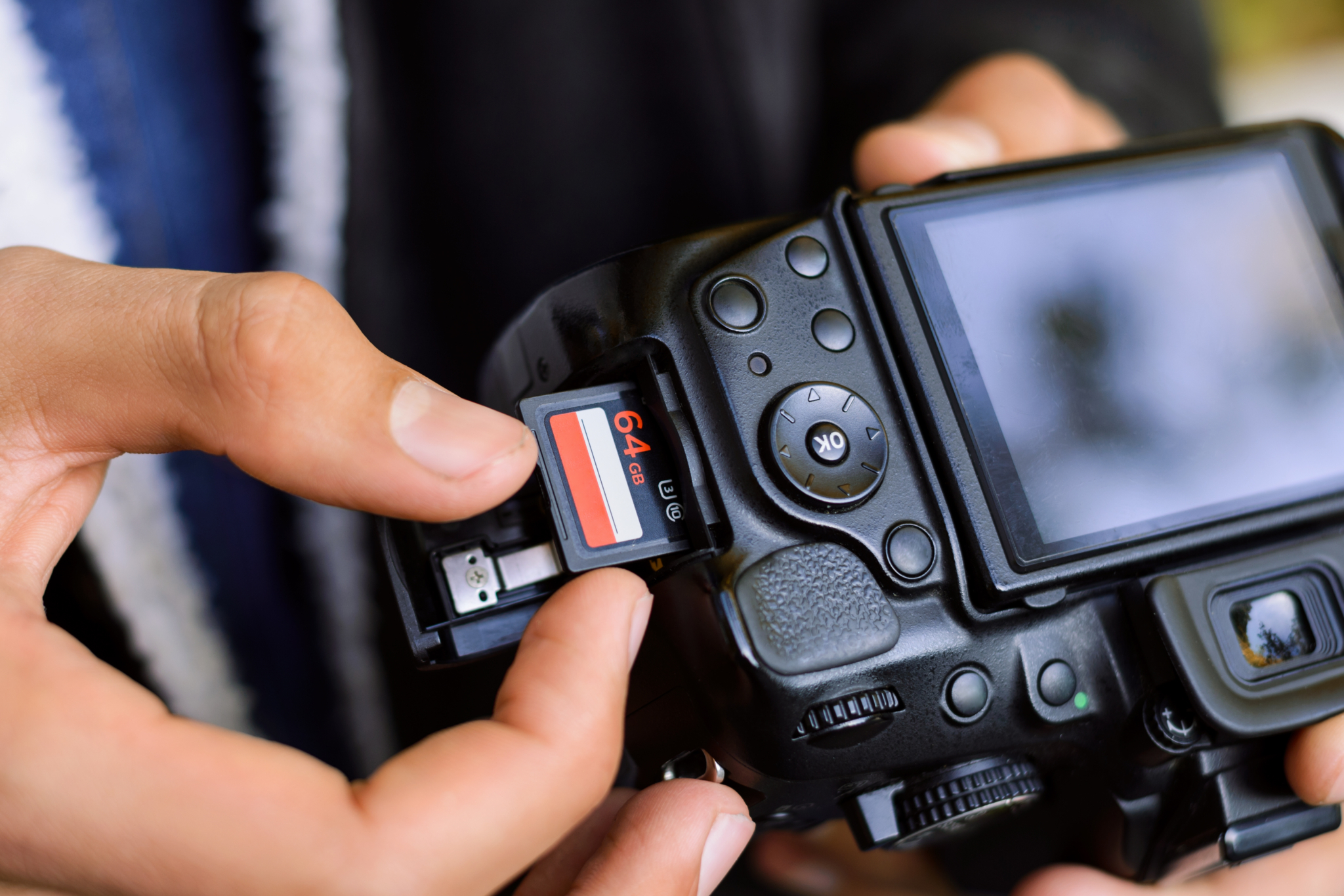 What's the difference between analog and digital cameras? | EverPresent