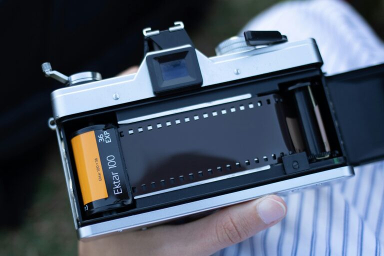 What's the difference between analog and digital cameras? | EverPresent